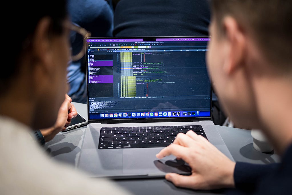3 måter konkurranseprogrammering gjør deg til en bedre utvikler - Computas
